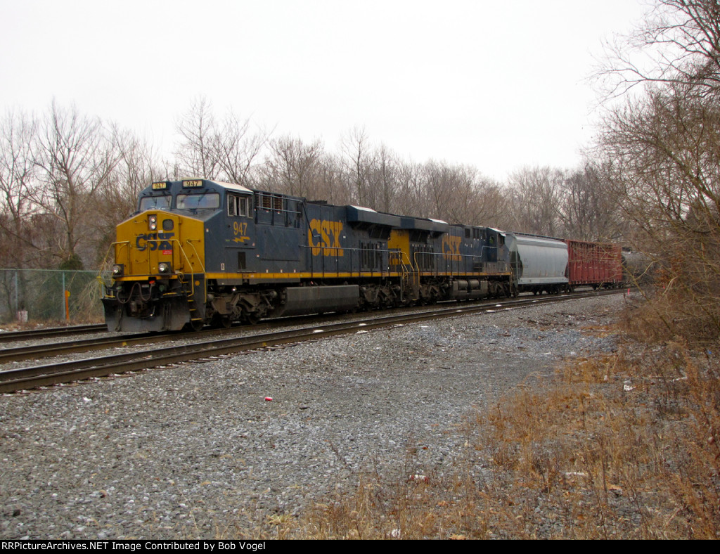 CSX 947 and 781